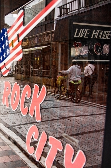 City with rock music: PEACE IN TIME